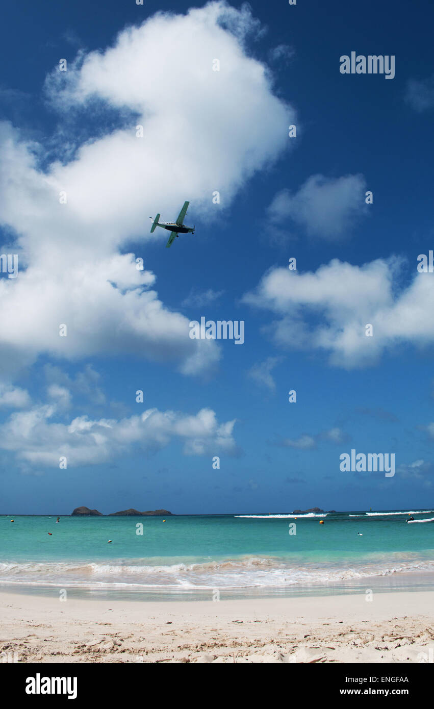 Saint-Barthélemy, St. Barths, Karibik: ein Flugzeug Landung auf der ...