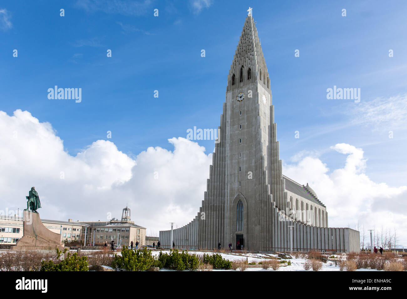 Island. 28. März 2015. Erkunden Sie die monolithische Hallgrimskirkja ...