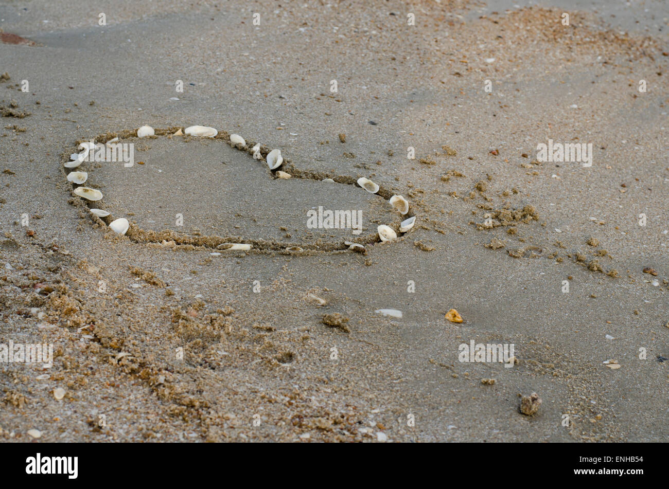 Zeichnung Herz im Sand am Strand Stockfotografie - Alamy