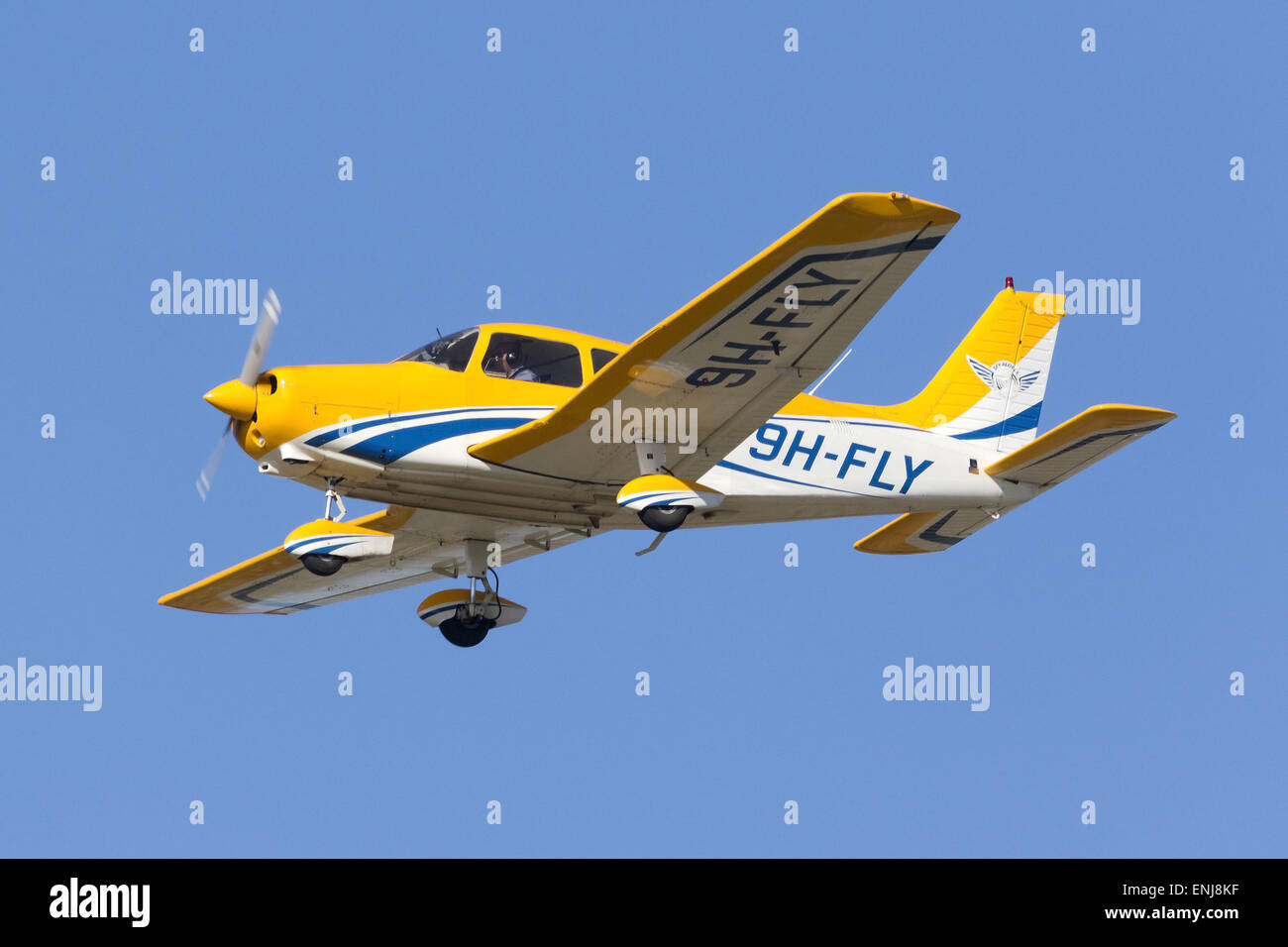 Pilot fliegen fliegende leichte flugzeuge -Fotos und -Bildmaterial in ...