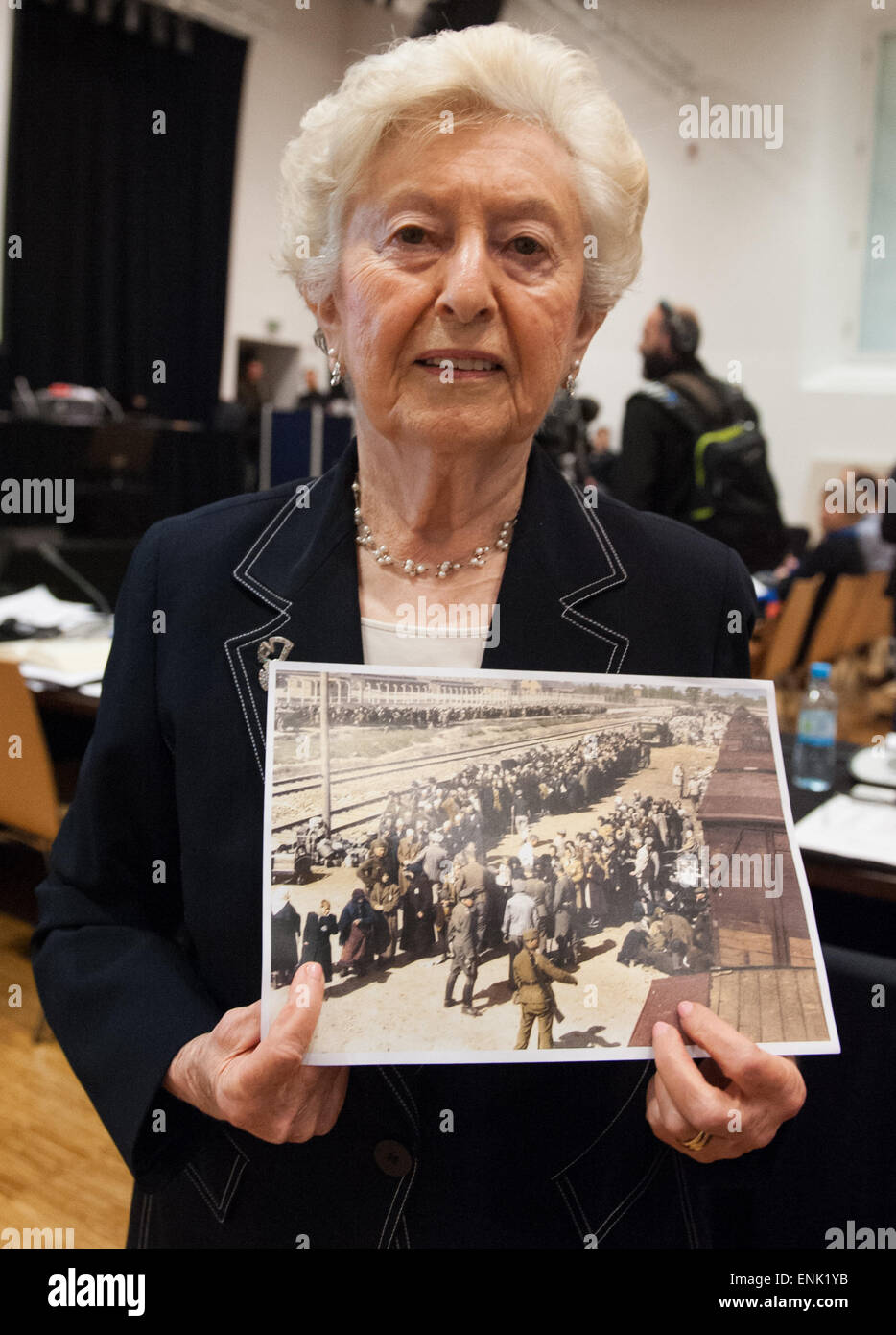 Lüneburg, Deutschland. 7. Mai 2015. Auschwitz-Überlebender Irene Weiss ...