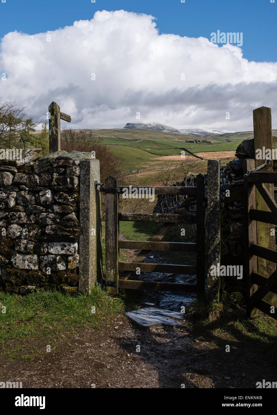 Nach dem Hagel und Regen, Tor zur Catrigg Kraft, Stainforth, Yorkshire ...