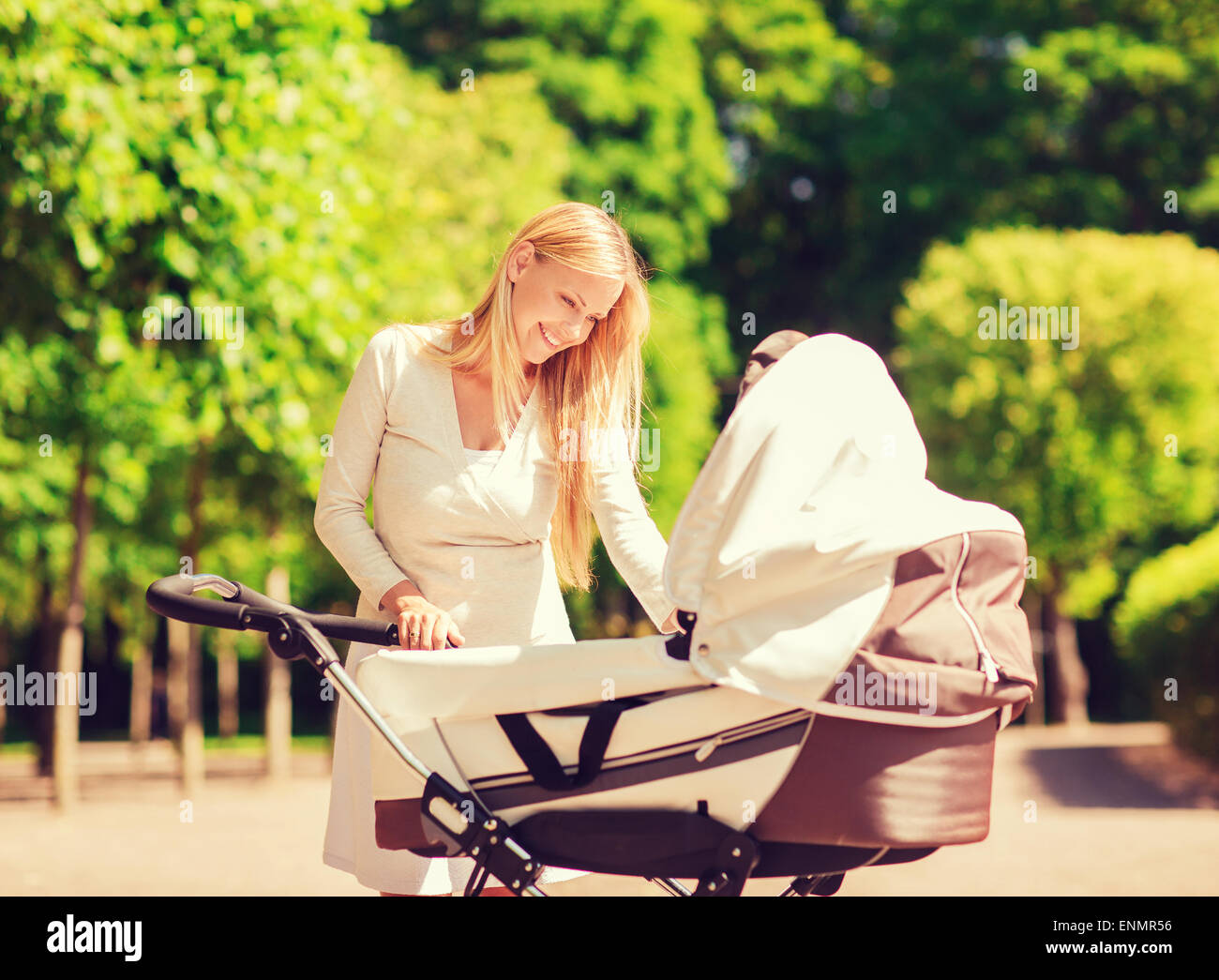 Glückliche mutter -Fotos und -Bildmaterial in hoher Auflösung – Alamy
