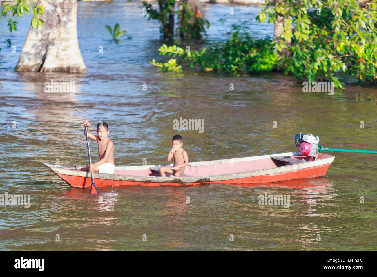 Kinder des amazonas -Fotos und -Bildmaterial in hoher Auflösung – Alamy