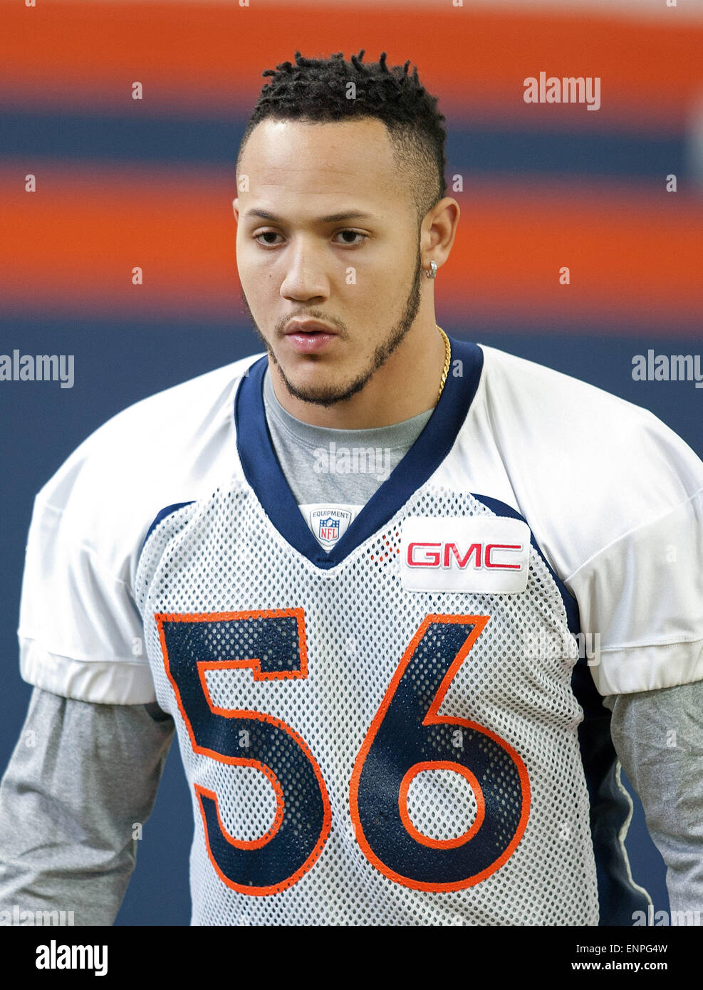 Englewood, Colorado, USA. 9. Mai 2015. Bronco Rookie OLB SHANE RAY geht ...