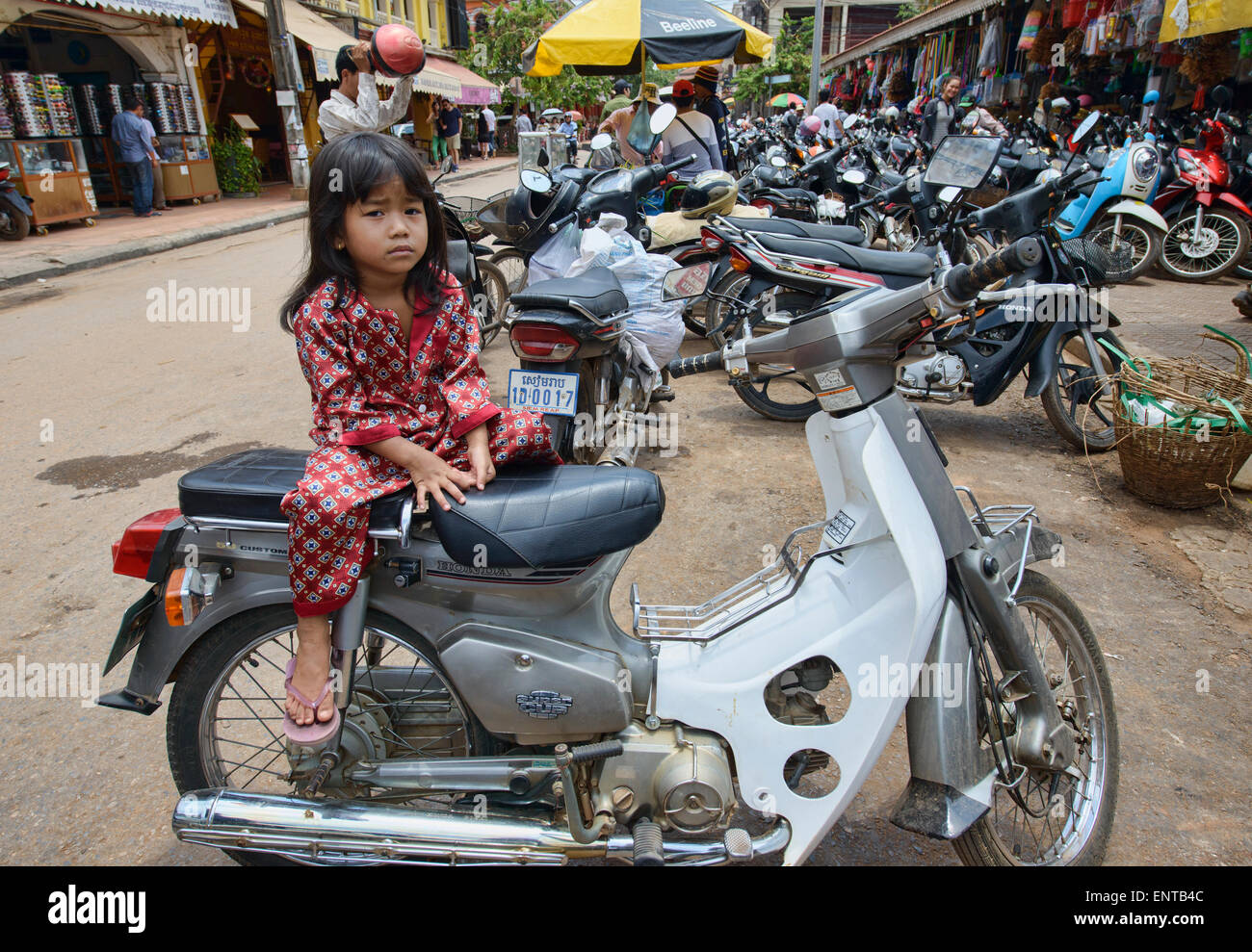 Das mädchen auf einem motorrad -Fotos und -Bildmaterial in hoher ...