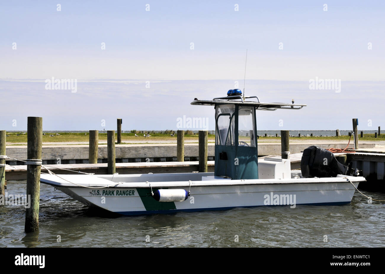 National park ranger boat -Fotos und -Bildmaterial in hoher Auflösung ...