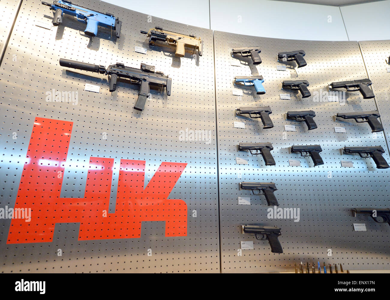 Oberndorf, Deutschland. 7. Mai 2015. Verschiedene Versionen der MP7 ...