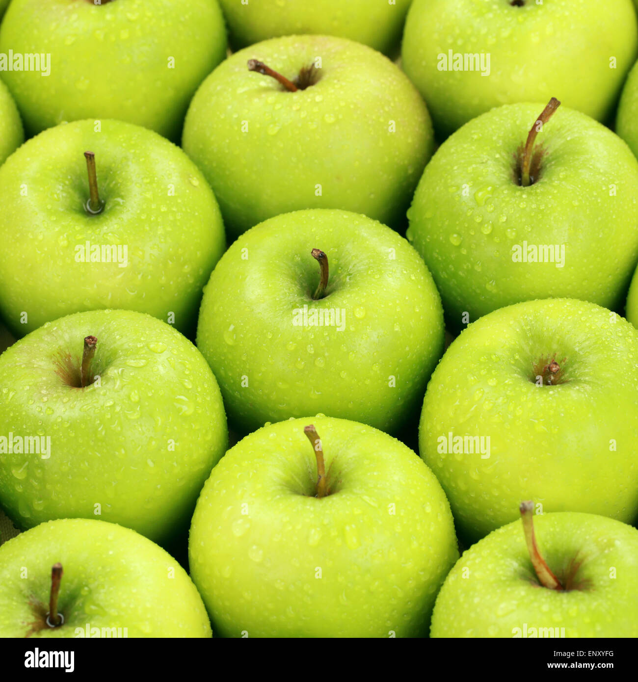 Goldener köstlicher apfel -Fotos und -Bildmaterial in hoher Auflösung ...