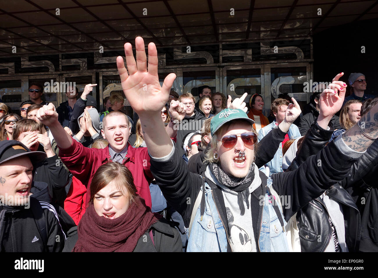 Linke aktivisten protestieren -Fotos und -Bildmaterial in hoher ...