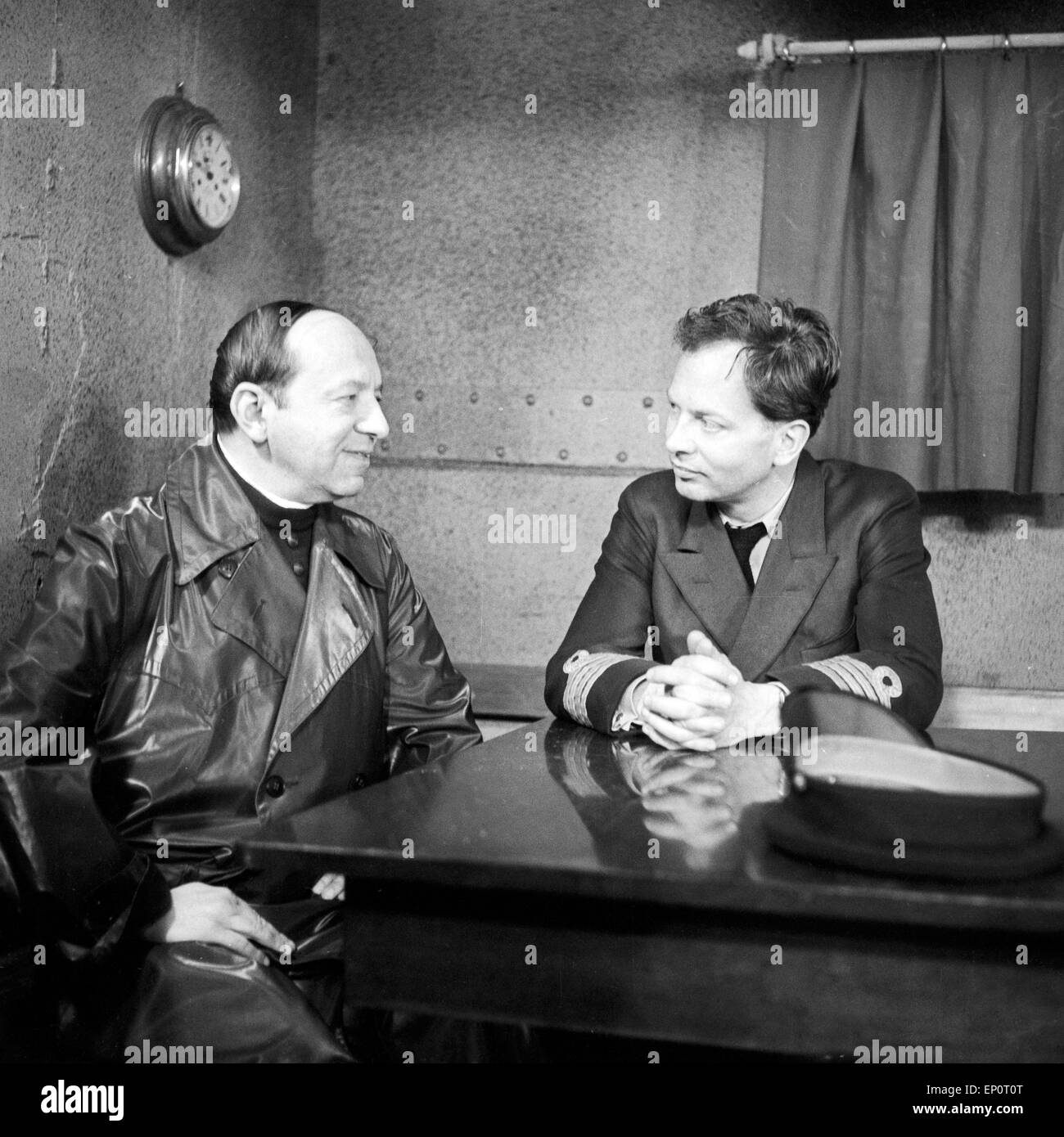 Alexander Engel Und Alfred Balthoff Bei der Produktion des NDR Fernsehfilms "Schiff Ohne Hafen ...