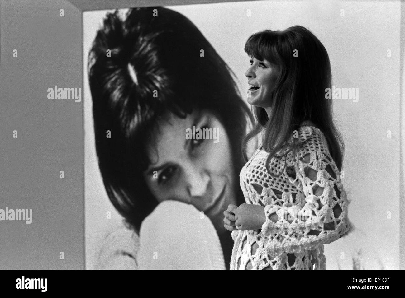 Manuela sängerin Schwarzweiß-Stockfotos und -bilder - Alamy