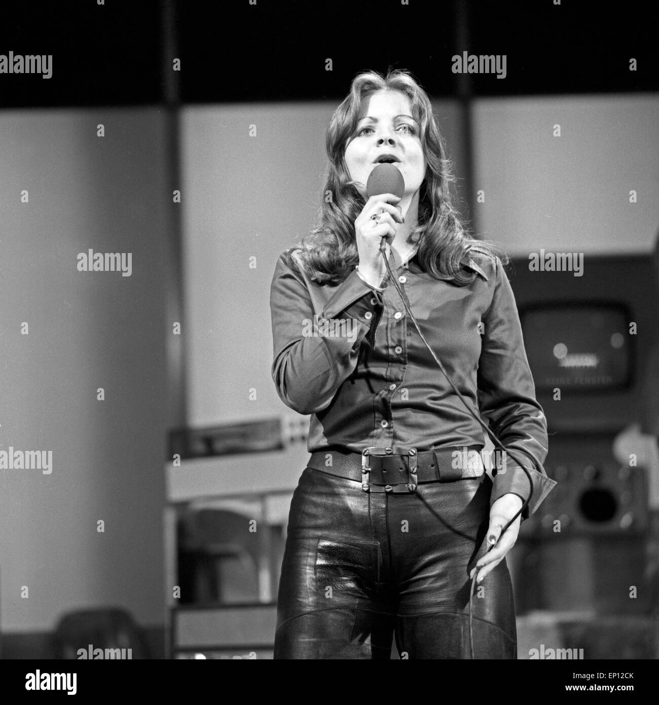 Der österreichischen Schlagersängerin Elfi Graf bei einem Auftritt ...