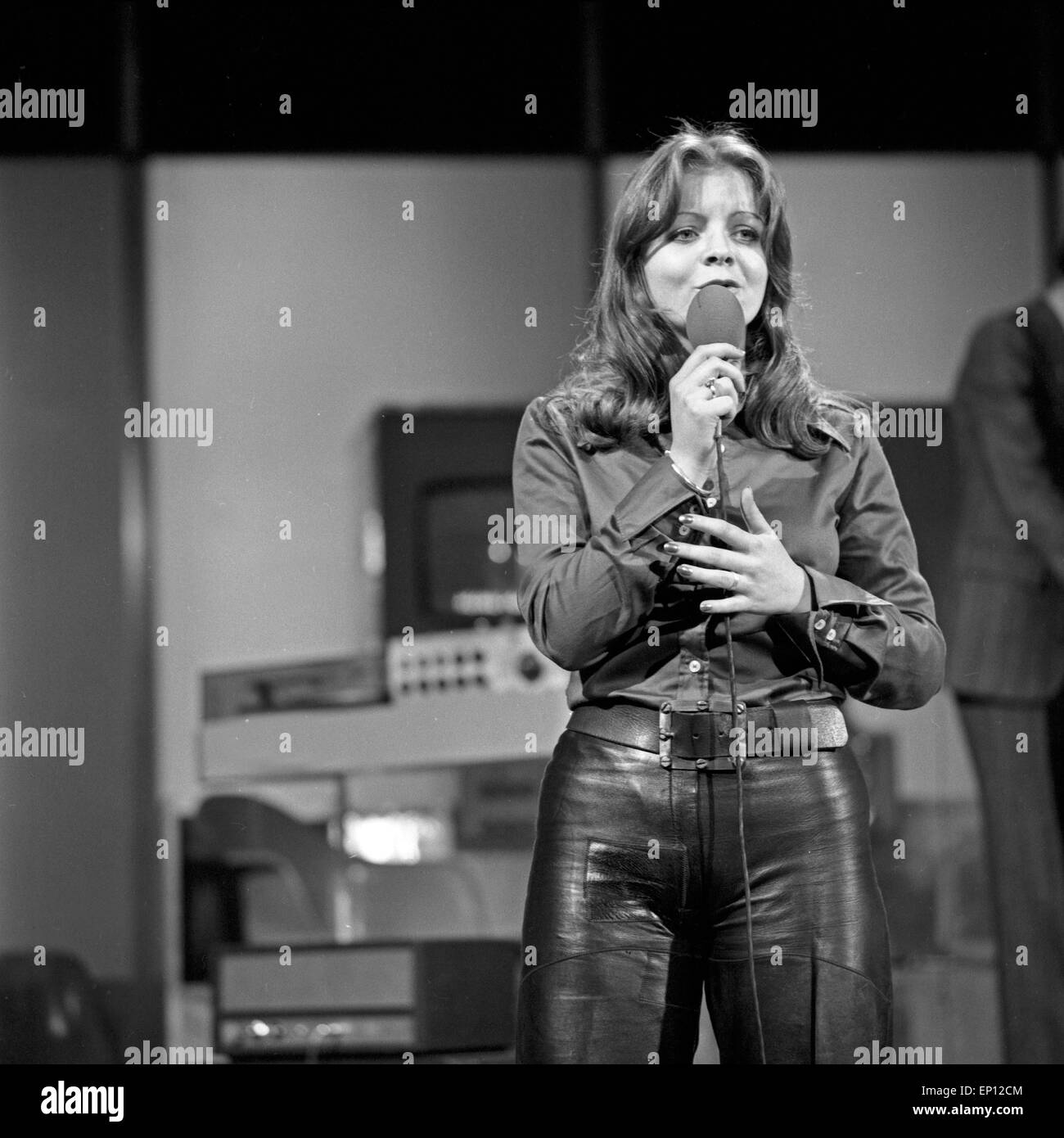 Der österreichischen Schlagersängerin Elfi Graf bei einem Auftritt ...