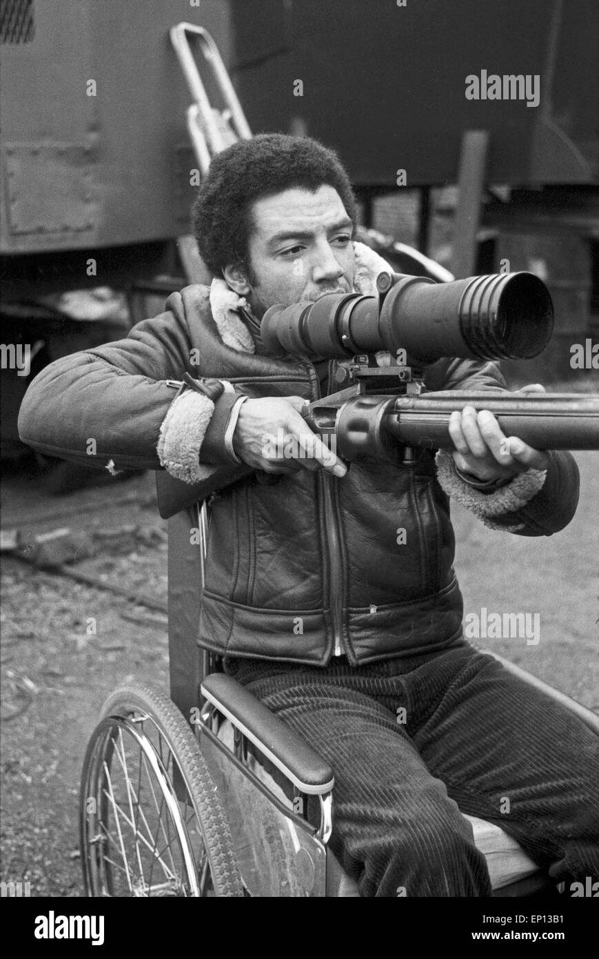 Rollstuhl frau film -Fotos und -Bildmaterial in hoher Auflösung – Alamy