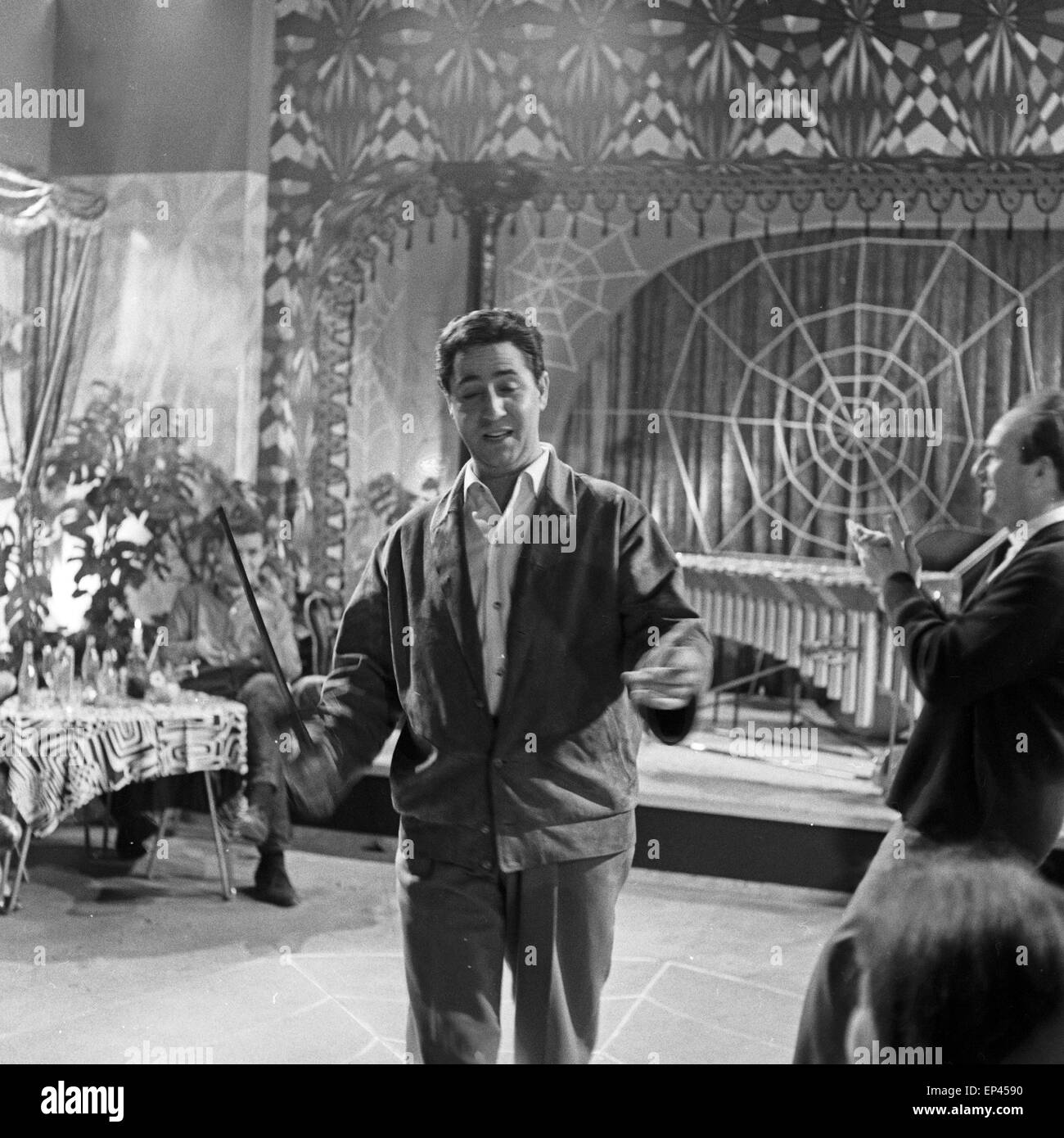 Studioaufbau Zu Einer Show Mit Dem Schweizer Sänger Vico Torriani in ...