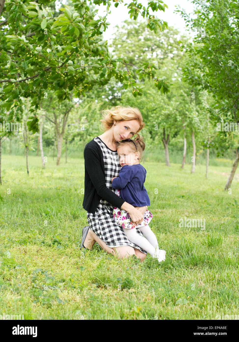 Mutter und familie -Fotos und -Bildmaterial in hoher Auflösung – Alamy