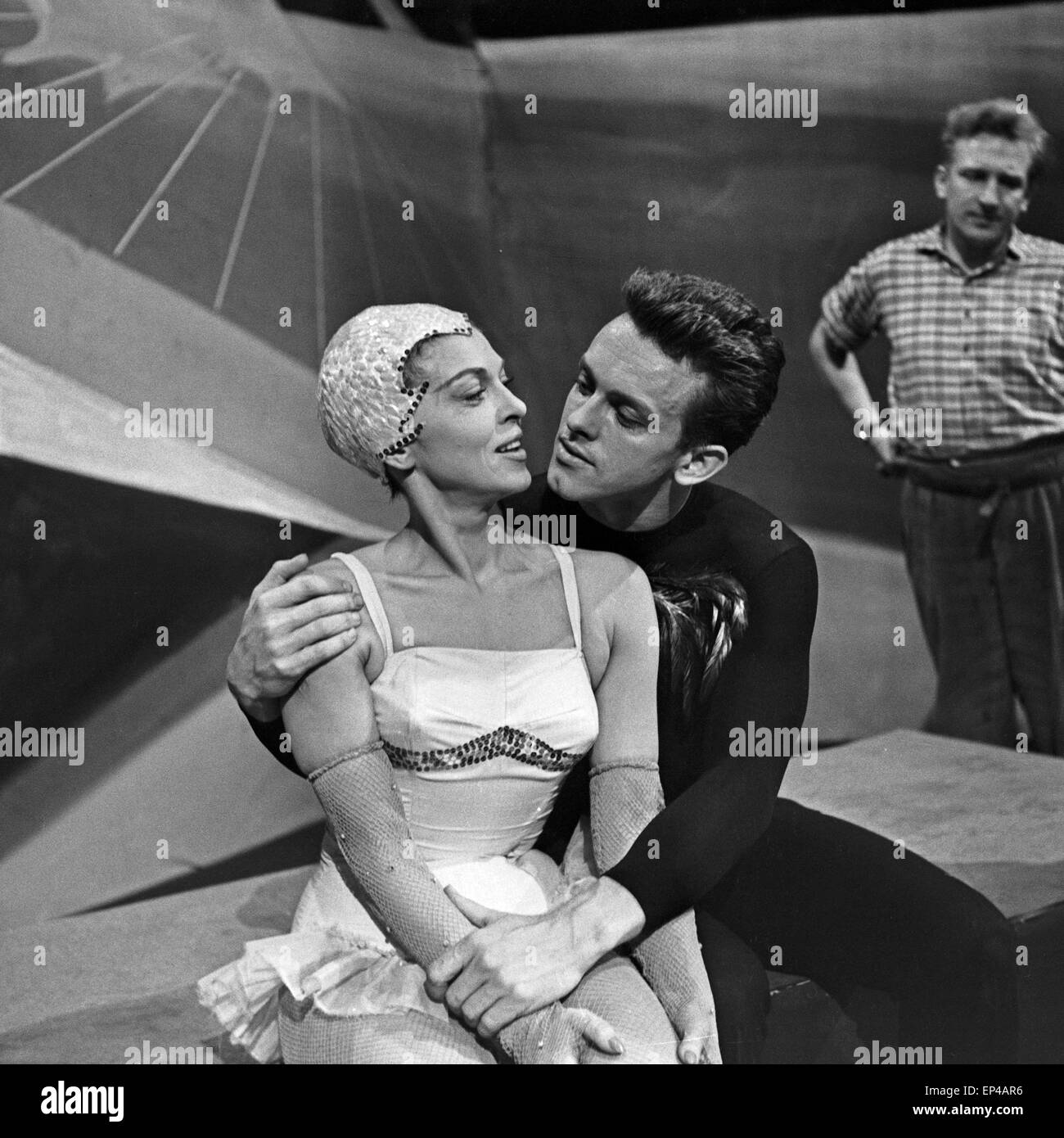 Fictitious character und Tänzerin Maria Litto bei der Fernsehshow ...