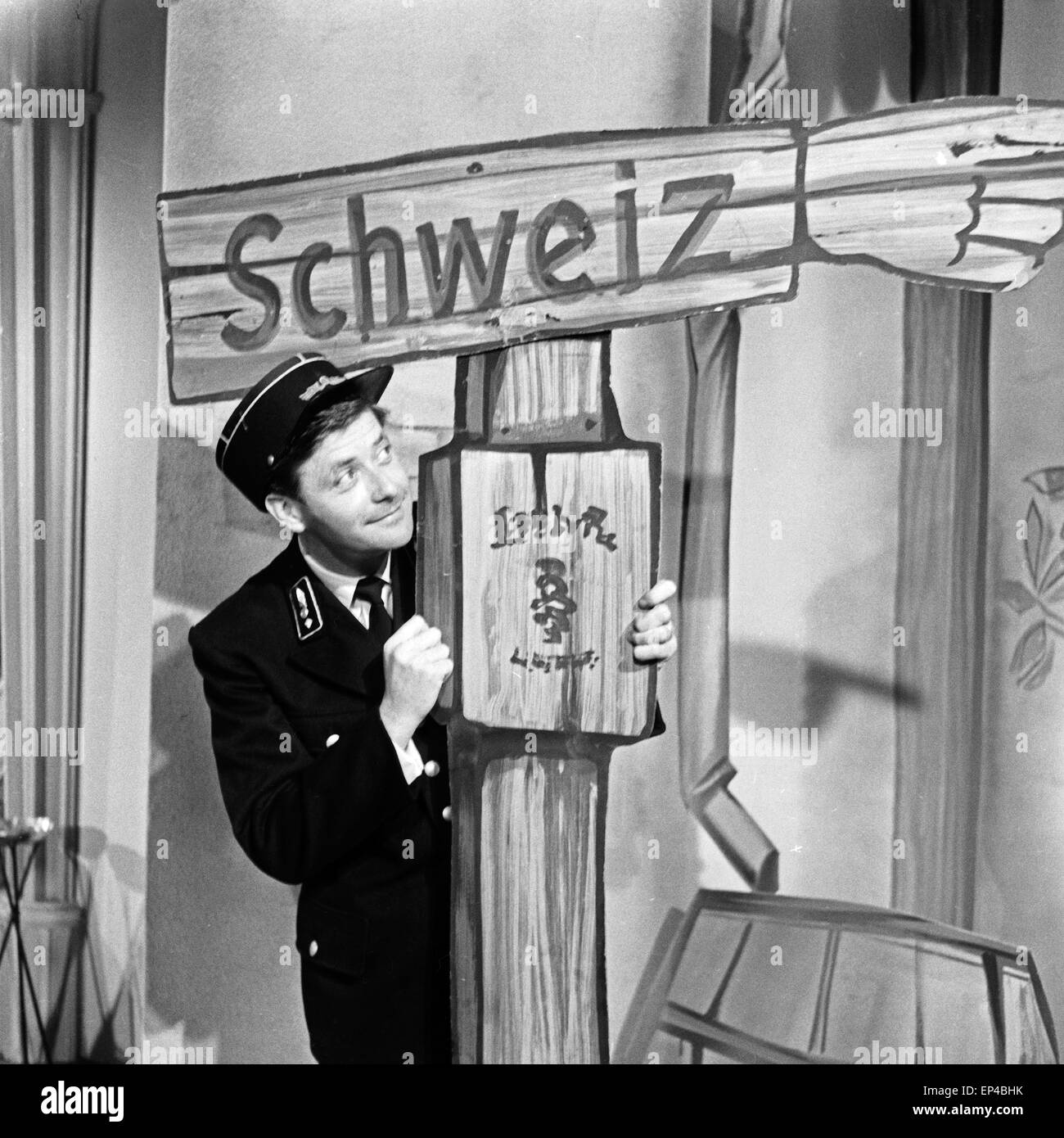 Der Schweizer Guido Baumann in Einer Rolle als Grenzpolizist, 1950er ...