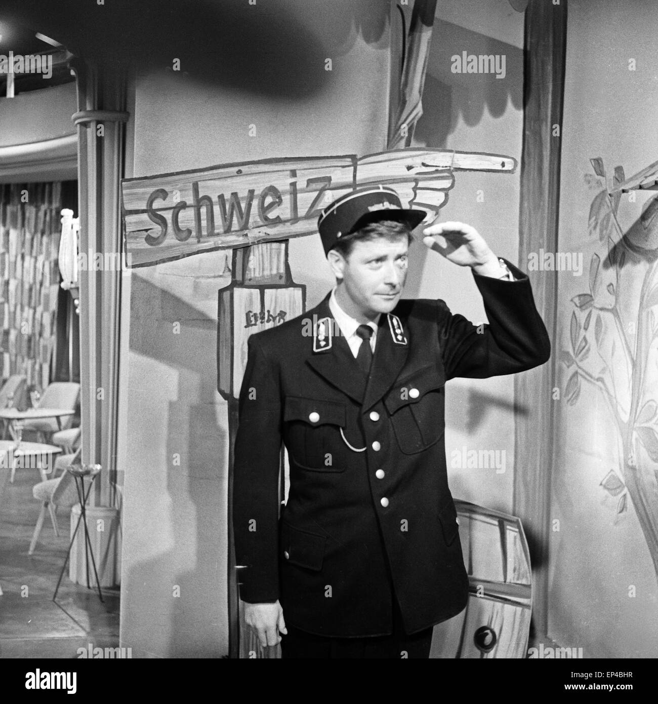 Der Schweizer Guido Baumann in Einer Rolle als Grenzpolizist, 1950er ...