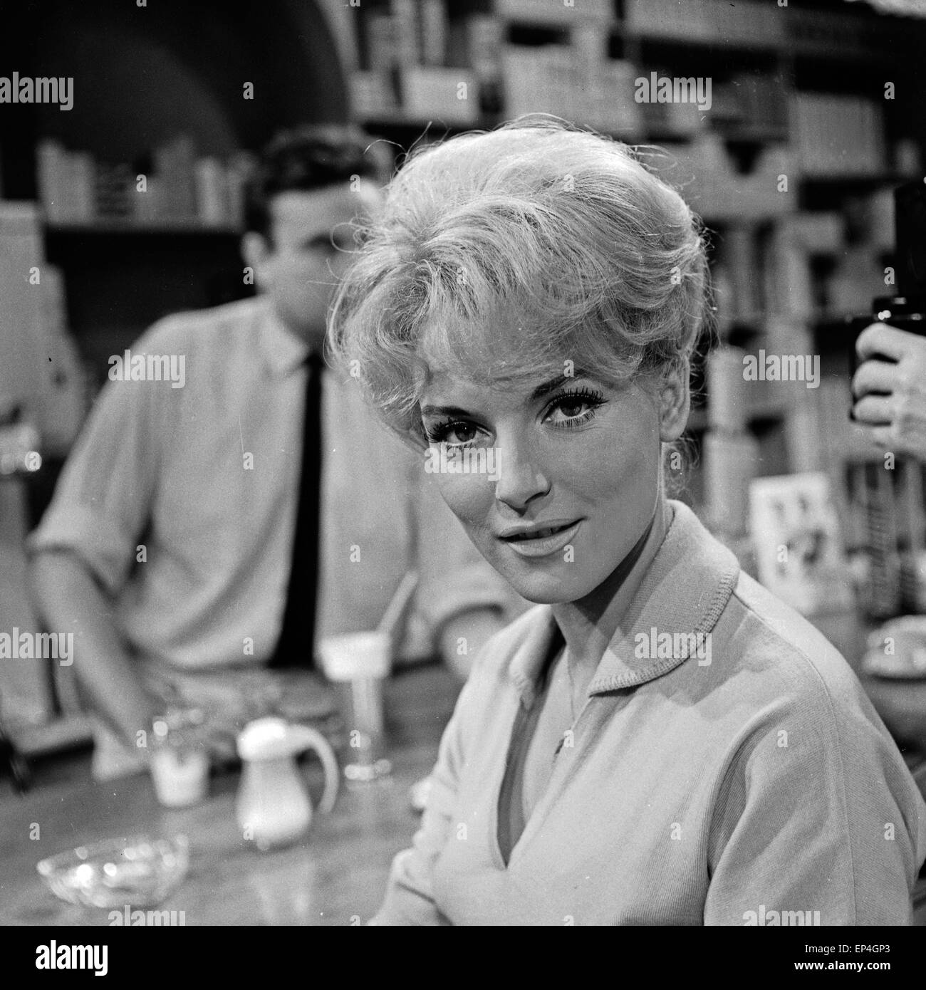 Ann smyrner actress 1960 -Fotos und -Bildmaterial in hoher Auflösung ...