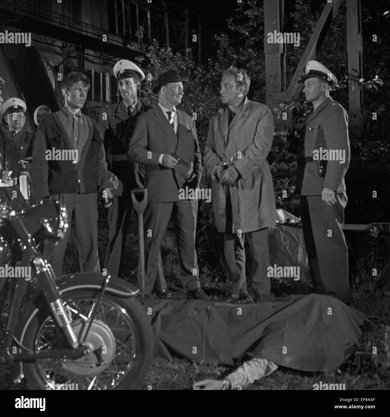 Stahlnetz krimi -Fotos und -Bildmaterial in hoher Auflösung - Seite 2 ...