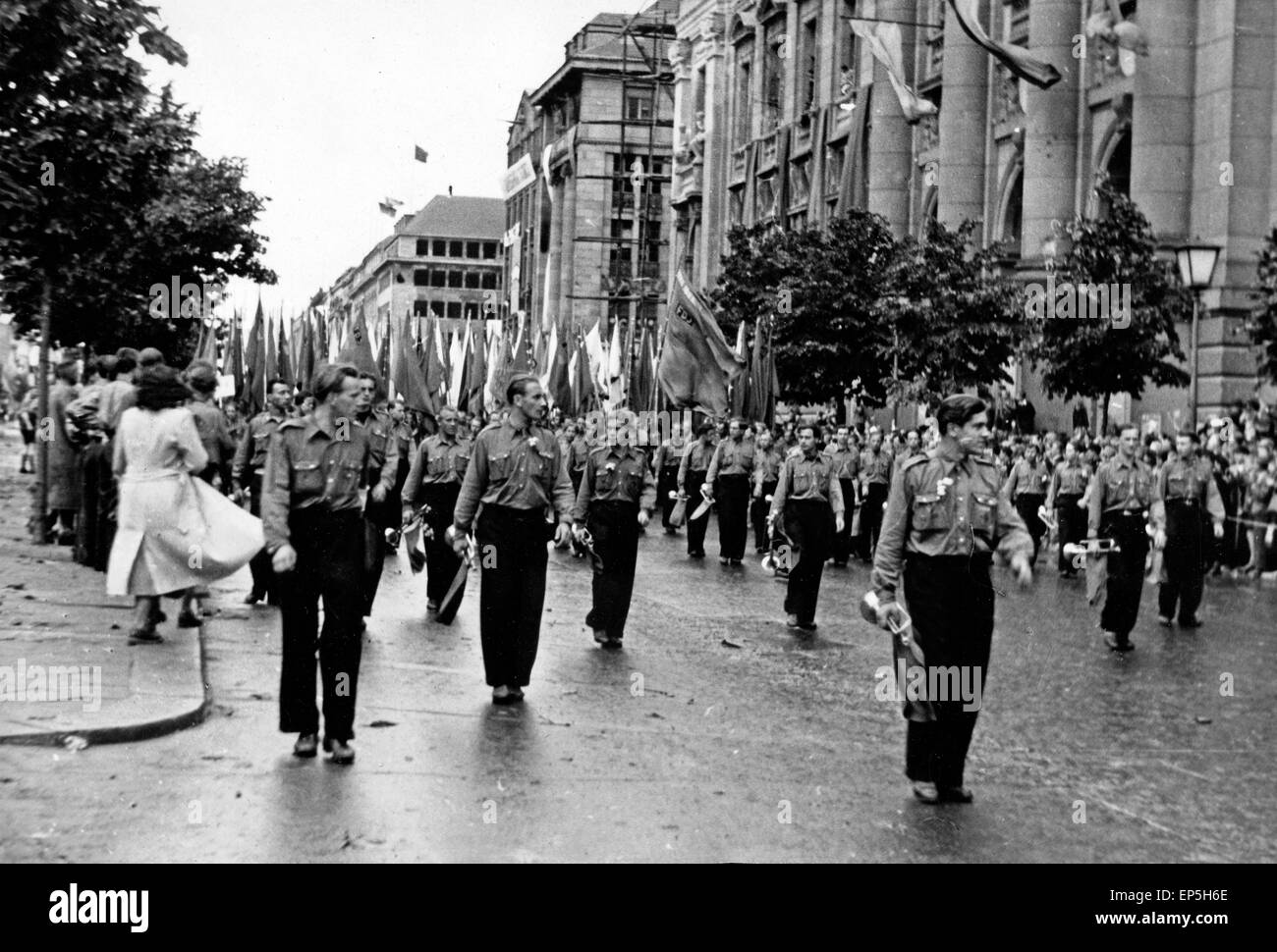 Freie deutsche jugend fdj -Fotos und -Bildmaterial in hoher Auflösung ...