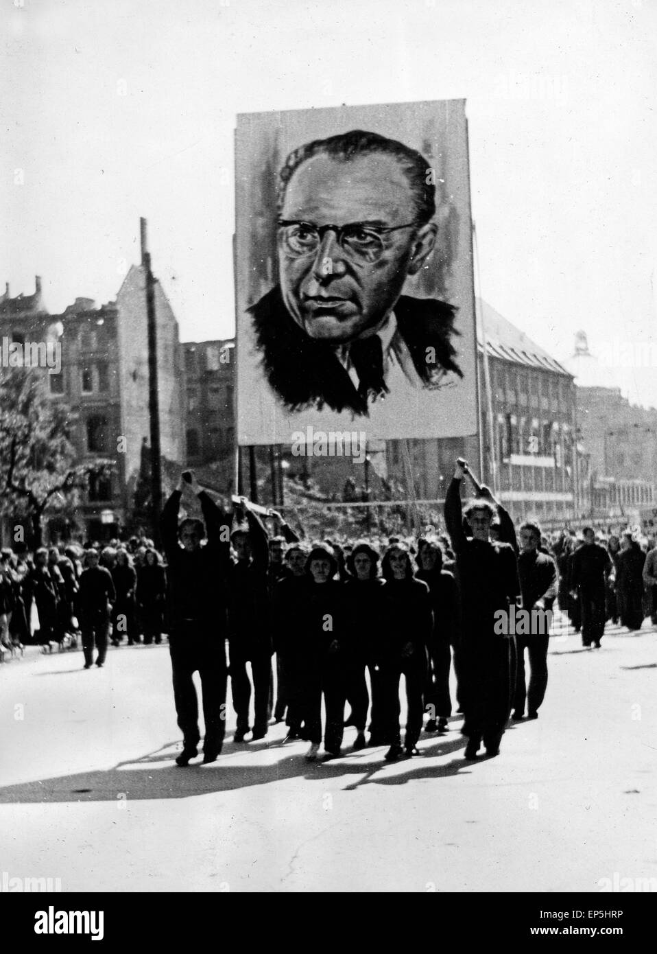Freie deutsche jugend fdj -Fotos und -Bildmaterial in hoher Auflösung ...