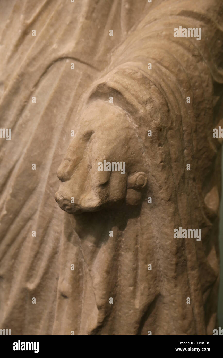 Portrait mit Toga. Die Statue. 90-60 BC. Roman. Detail-Scroll von ...