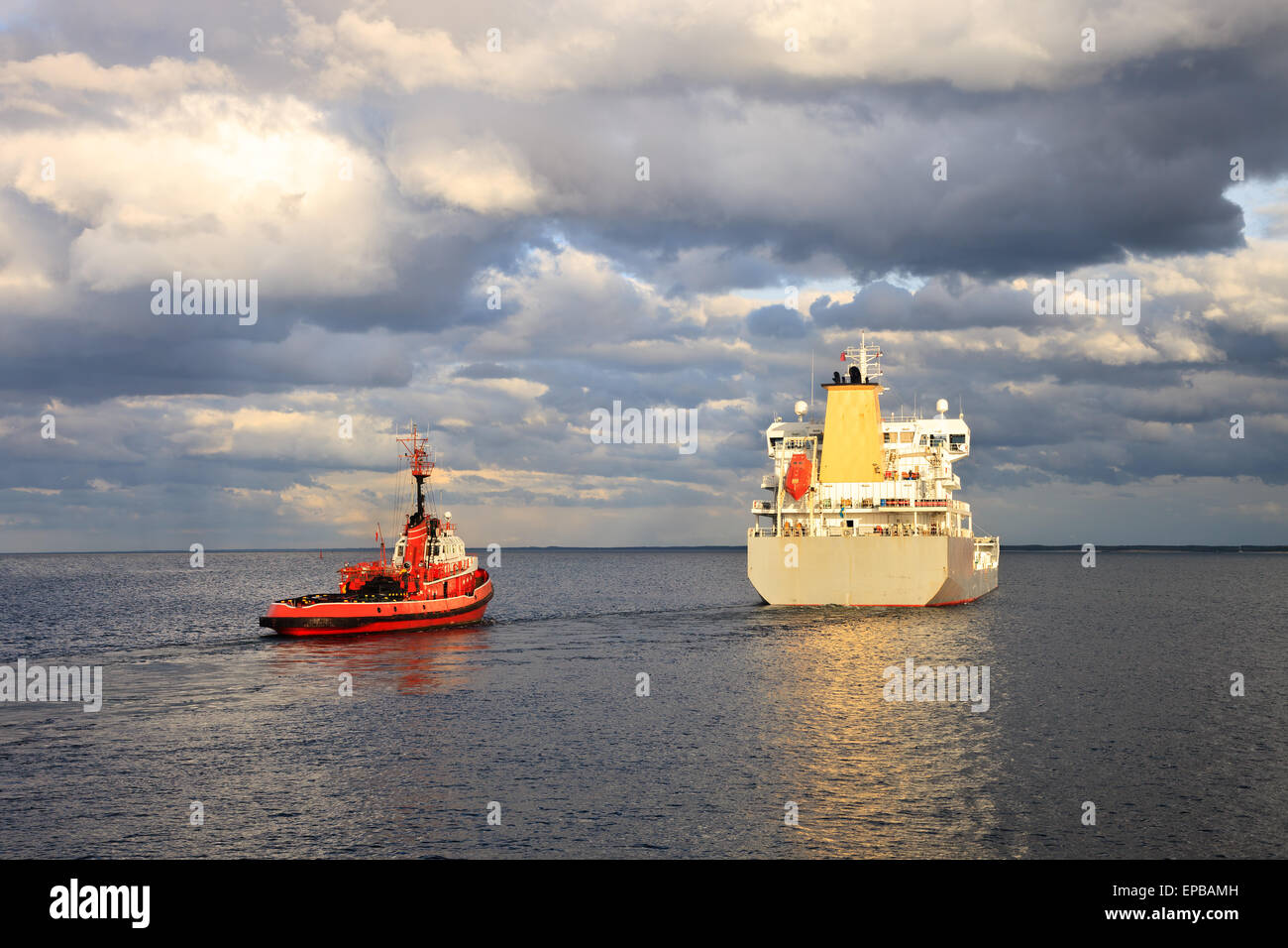 Schlepper Tanker Stockfotos und -bilder Kaufen - Alamy