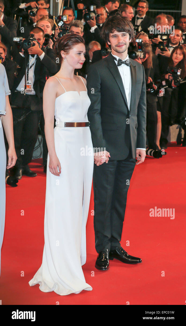 Jessica barden und ben whishaw -Fotos und -Bildmaterial in hoher ...