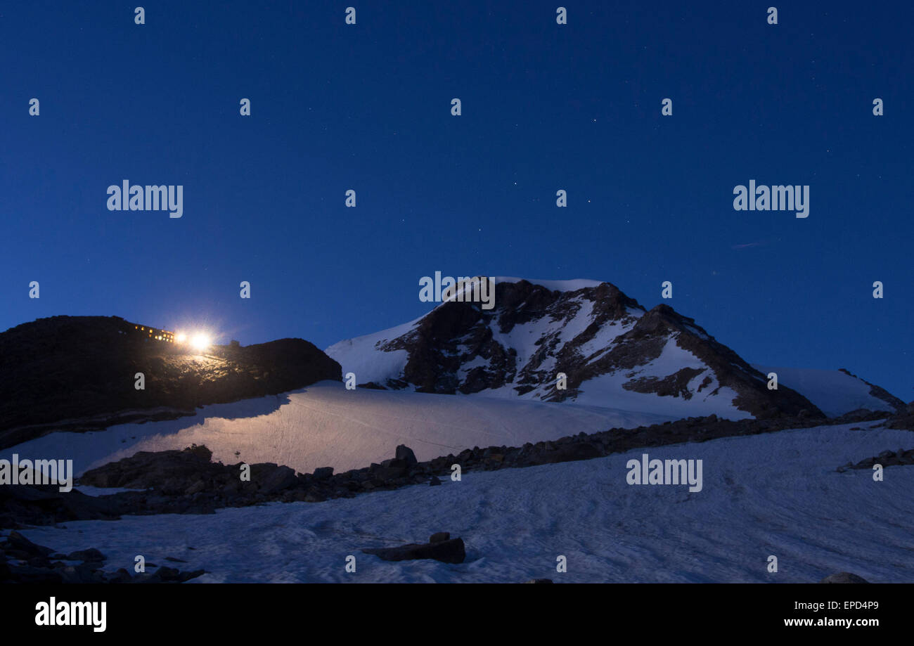 Mantova-Hütte und Piramide Vincent Peak am Monte Rosa, Alpen, Italien ...