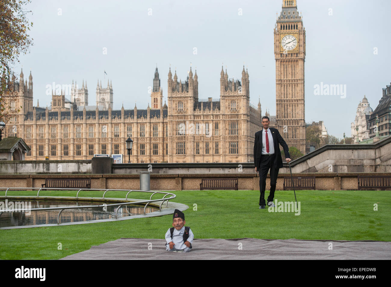 Chandra Bahadur Dandi, die kürzeste Mann überhaupt, und Sultan Kosen ...