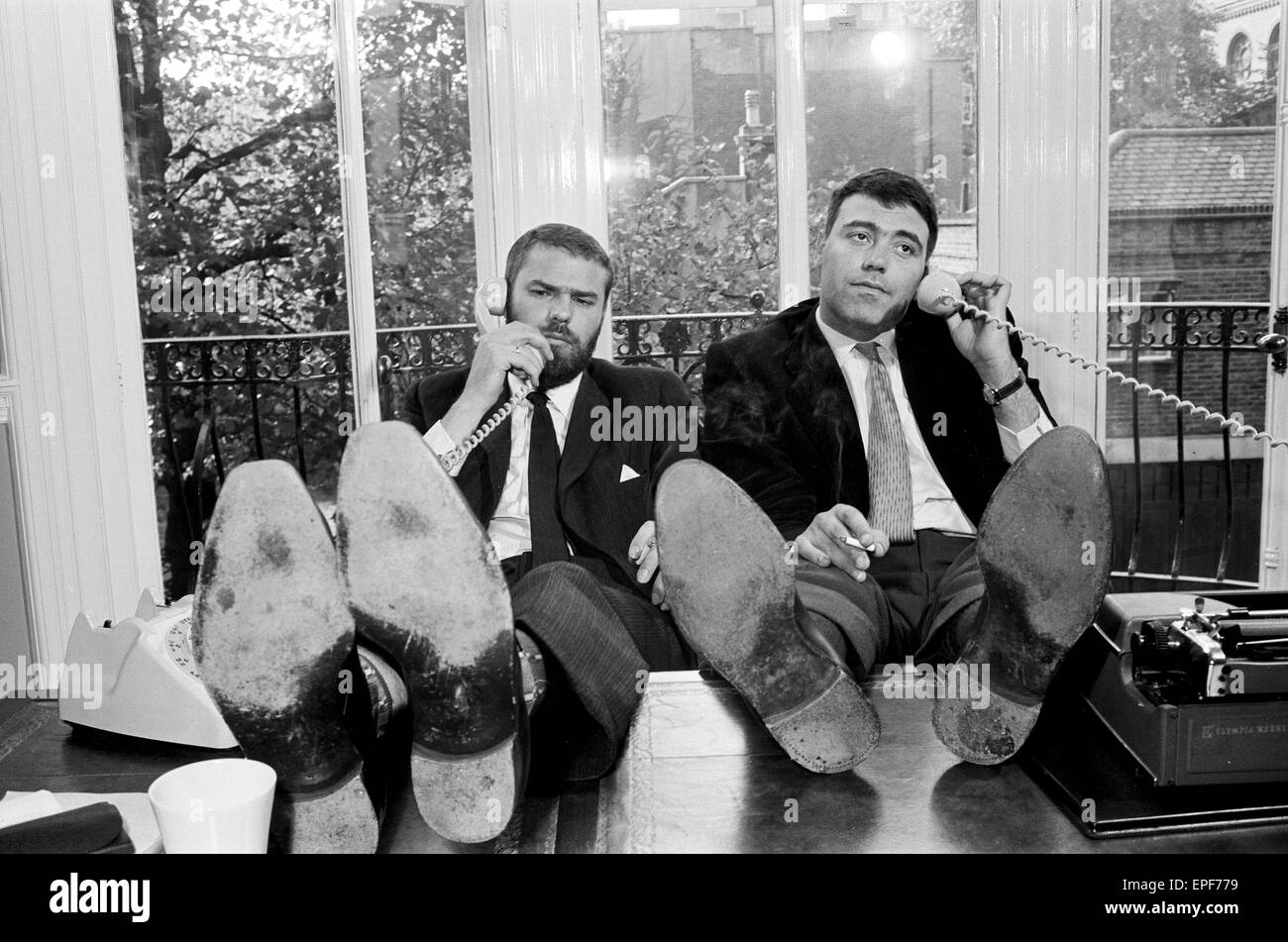 Ein paar schöne xbis Zeichen sind Ray Galton (Bart) und Alan Simpson ...