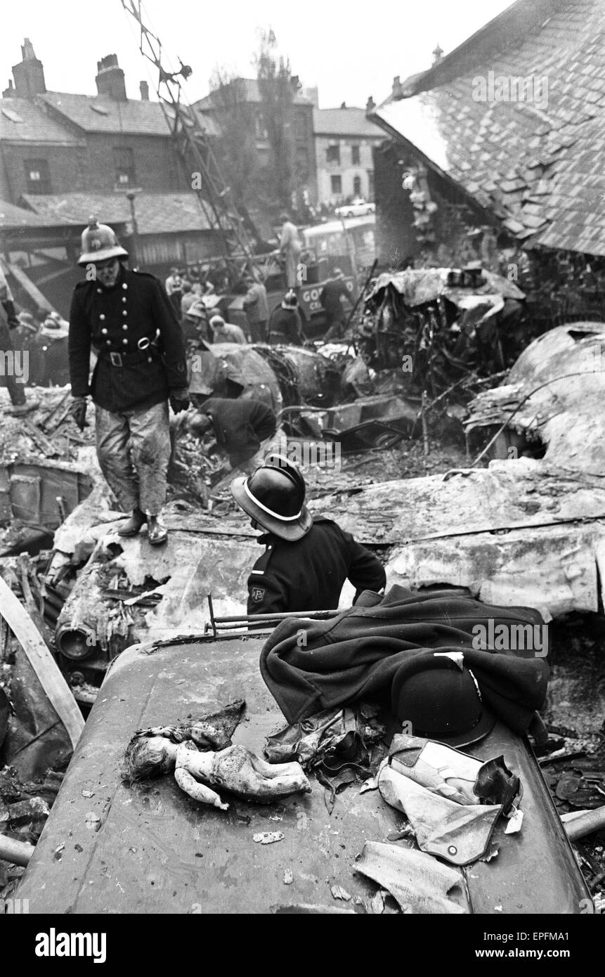 Stockport air disaster june 1967 -Fotos und -Bildmaterial in hoher ...