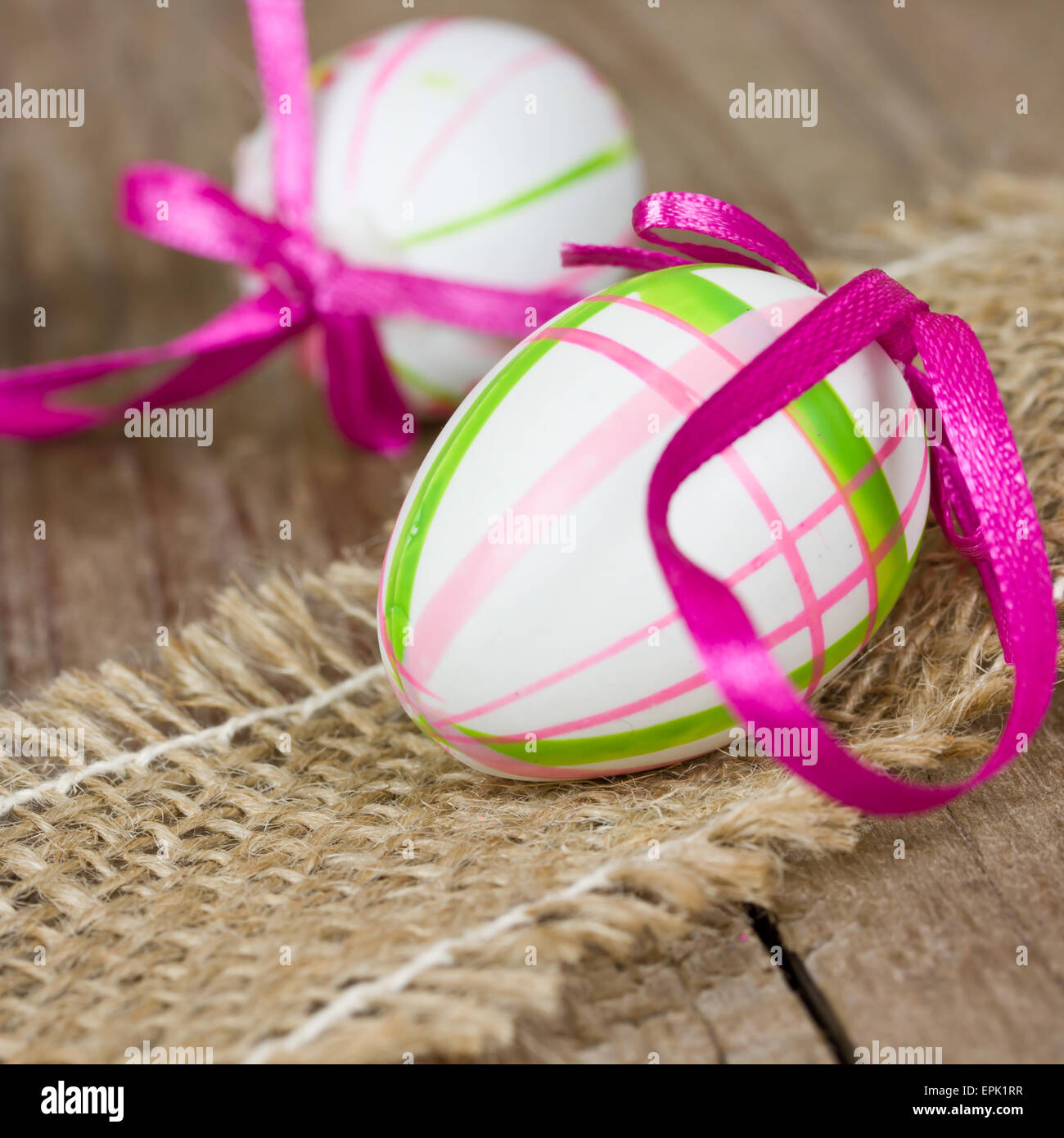 Rote ostereier -Fotos und -Bildmaterial in hoher Auflösung – Alamy