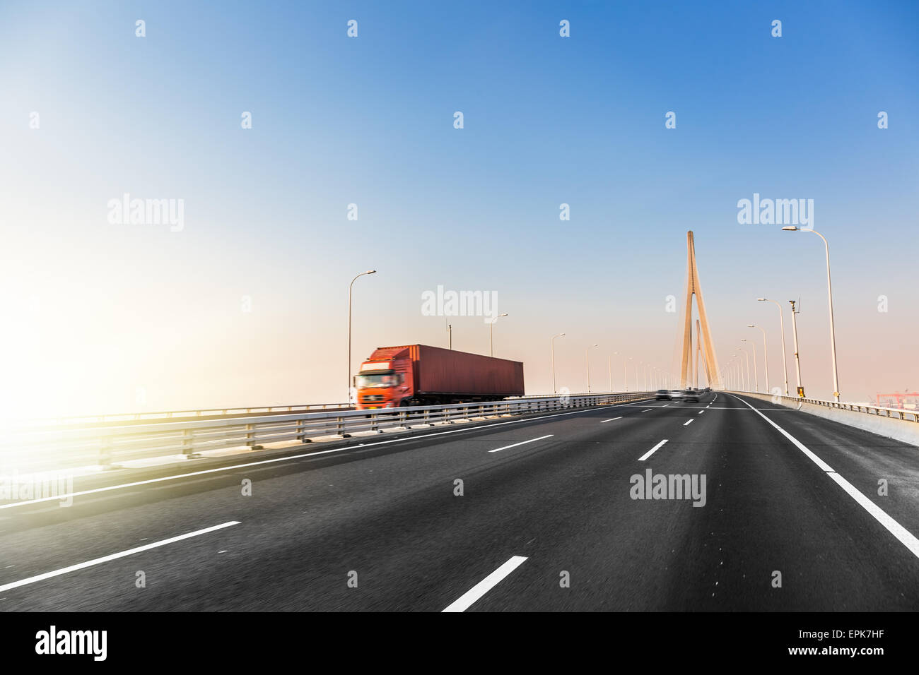 Autobahn lkw -Fotos und -Bildmaterial in hoher Auflösung – Alamy