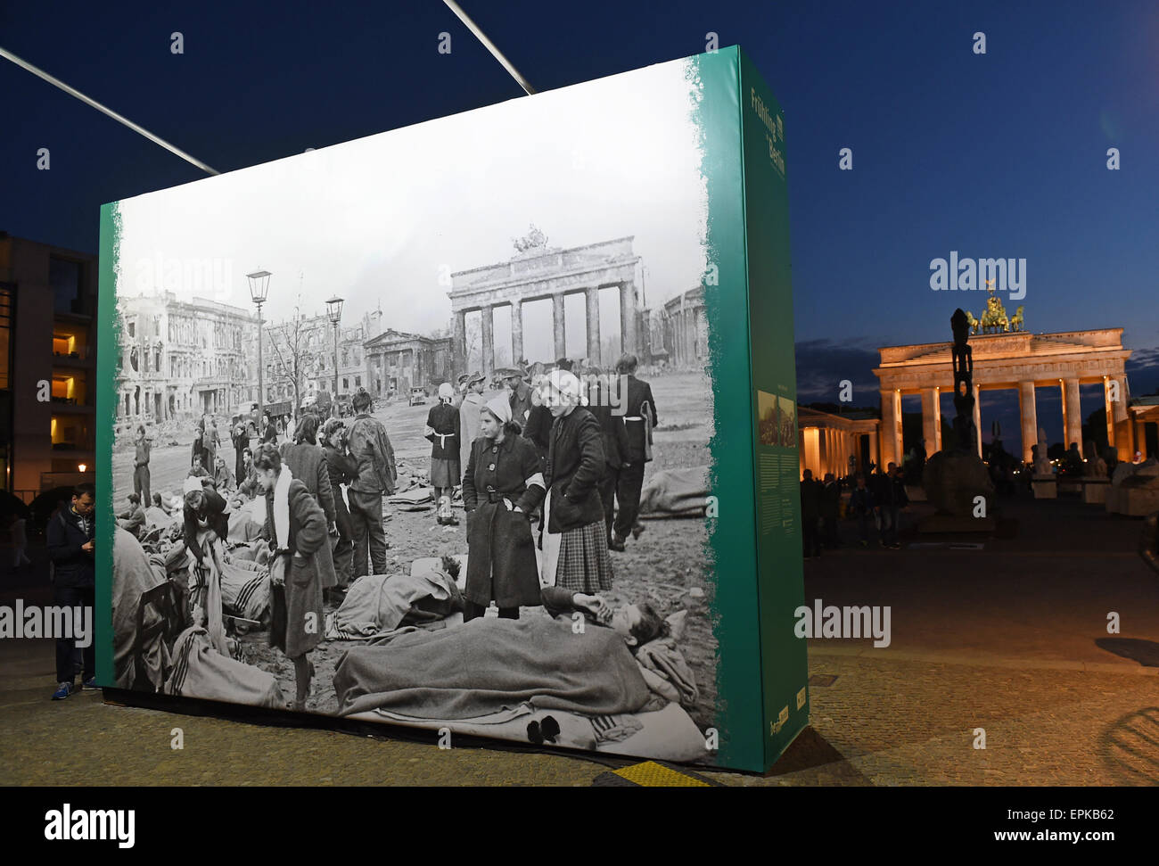 Brandenburger tor 1945 -Fotos und -Bildmaterial in hoher Auflösung ...