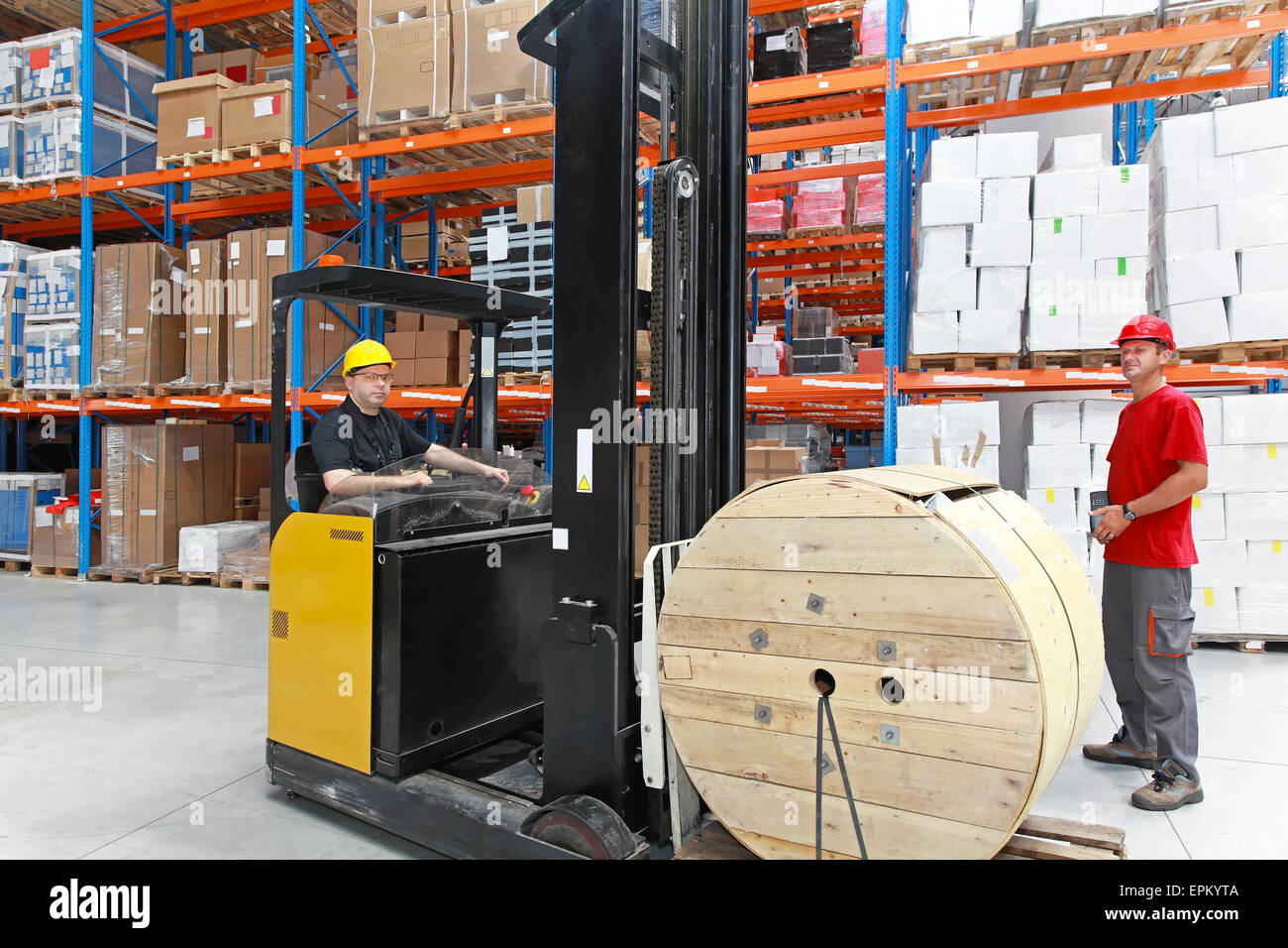 Warehouse workers -Fotos und -Bildmaterial in hoher Auflösung – Alamy