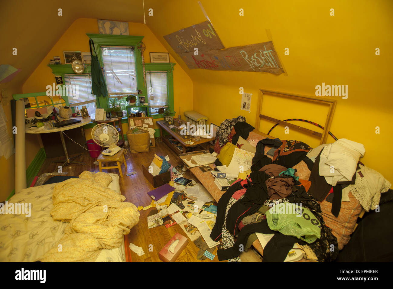 Ein sehr chaotisch Jugendzimmer Stockfotografie - Alamy