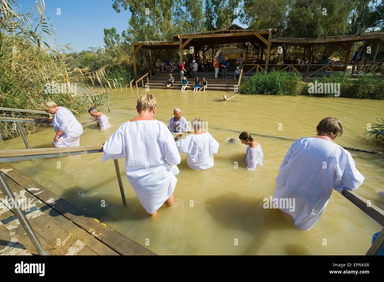 YERICHO, Deutschland - 15. Oktober 2014: Religiöse Christen mit weißen ...