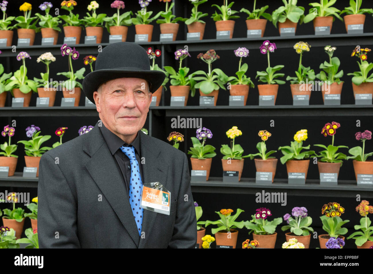 RHS Chelsea Flower Show, Gärtner mit einem Melone Hut vor seinen ...