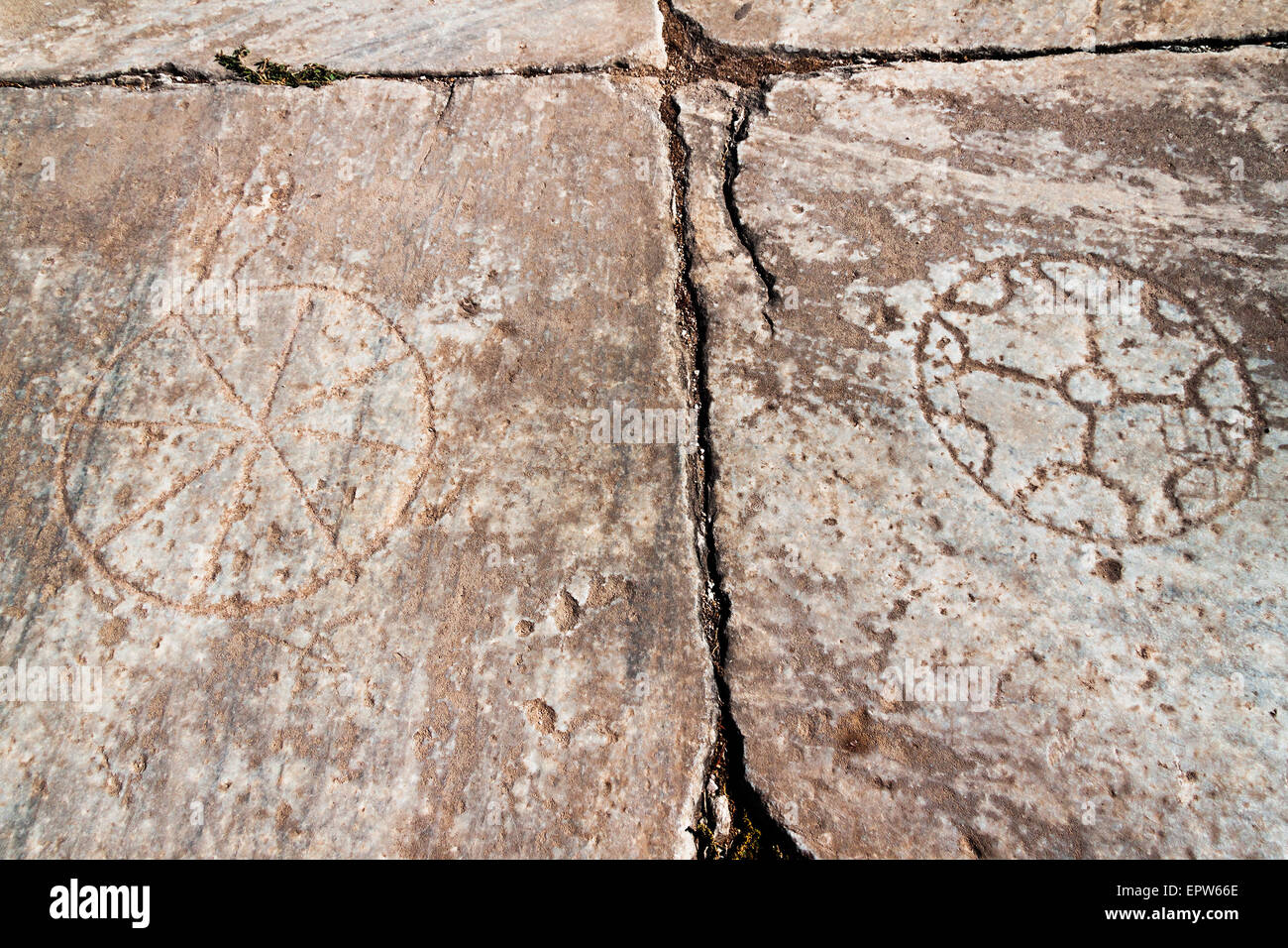 Alte Symbole in Stein gemeißelt Stockfotografie - Alamy