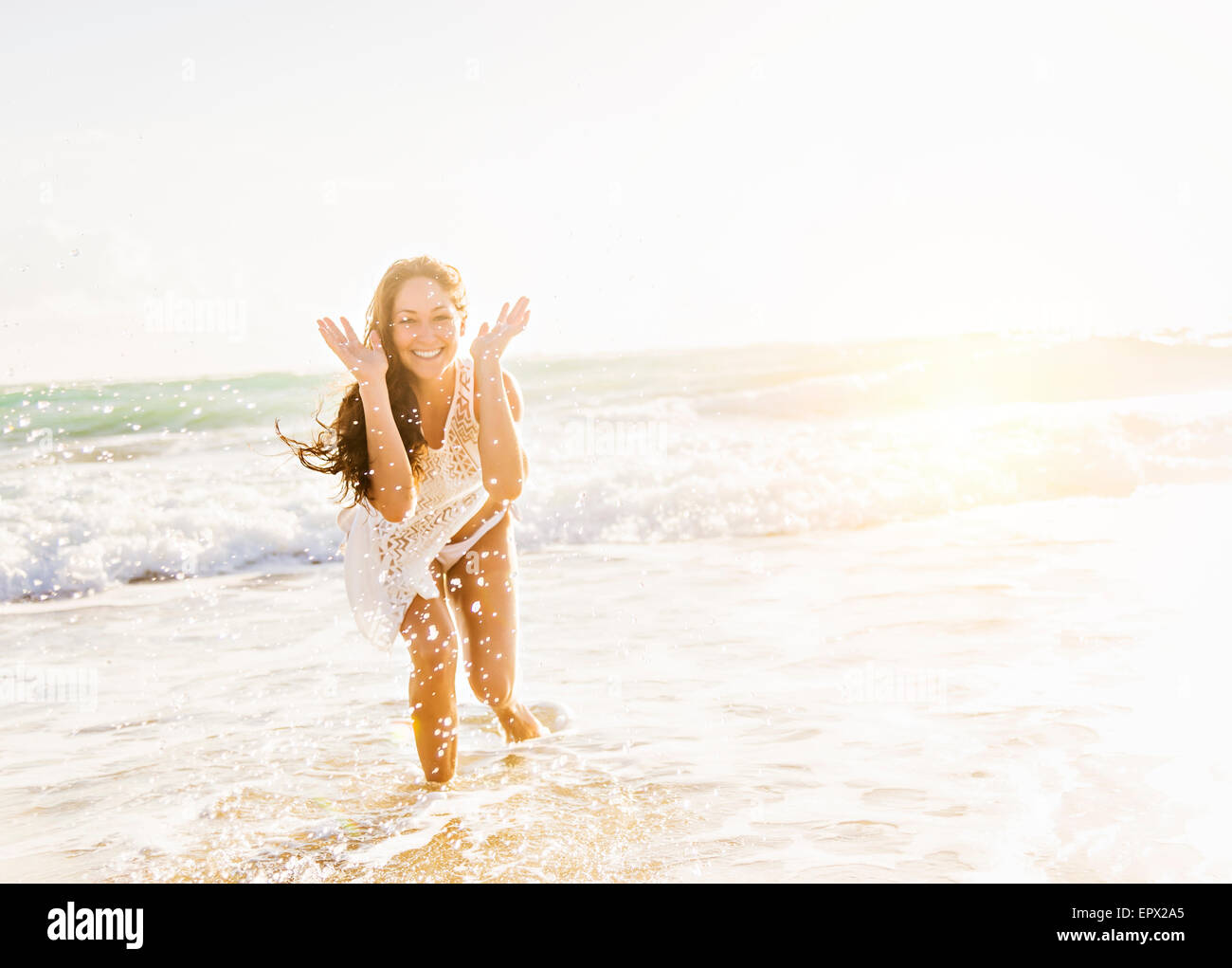 Alte frauen am strand bikini -Fotos und -Bildmaterial in hoher Auflösung – Alamy