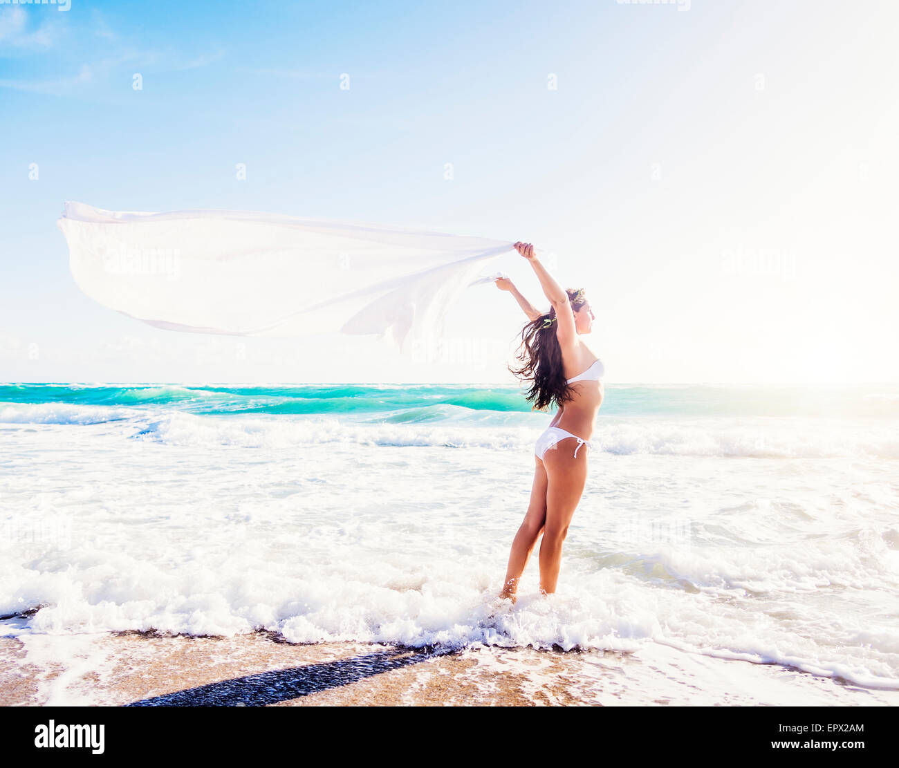 Alte frauen am strand bikini -Fotos und -Bildmaterial in hoher Auflösung – Alamy