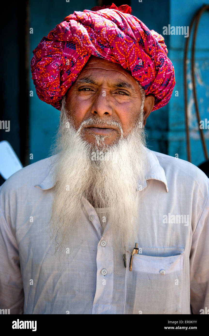 Traditioneller turban und bart -Fotos und -Bildmaterial in hoher ...