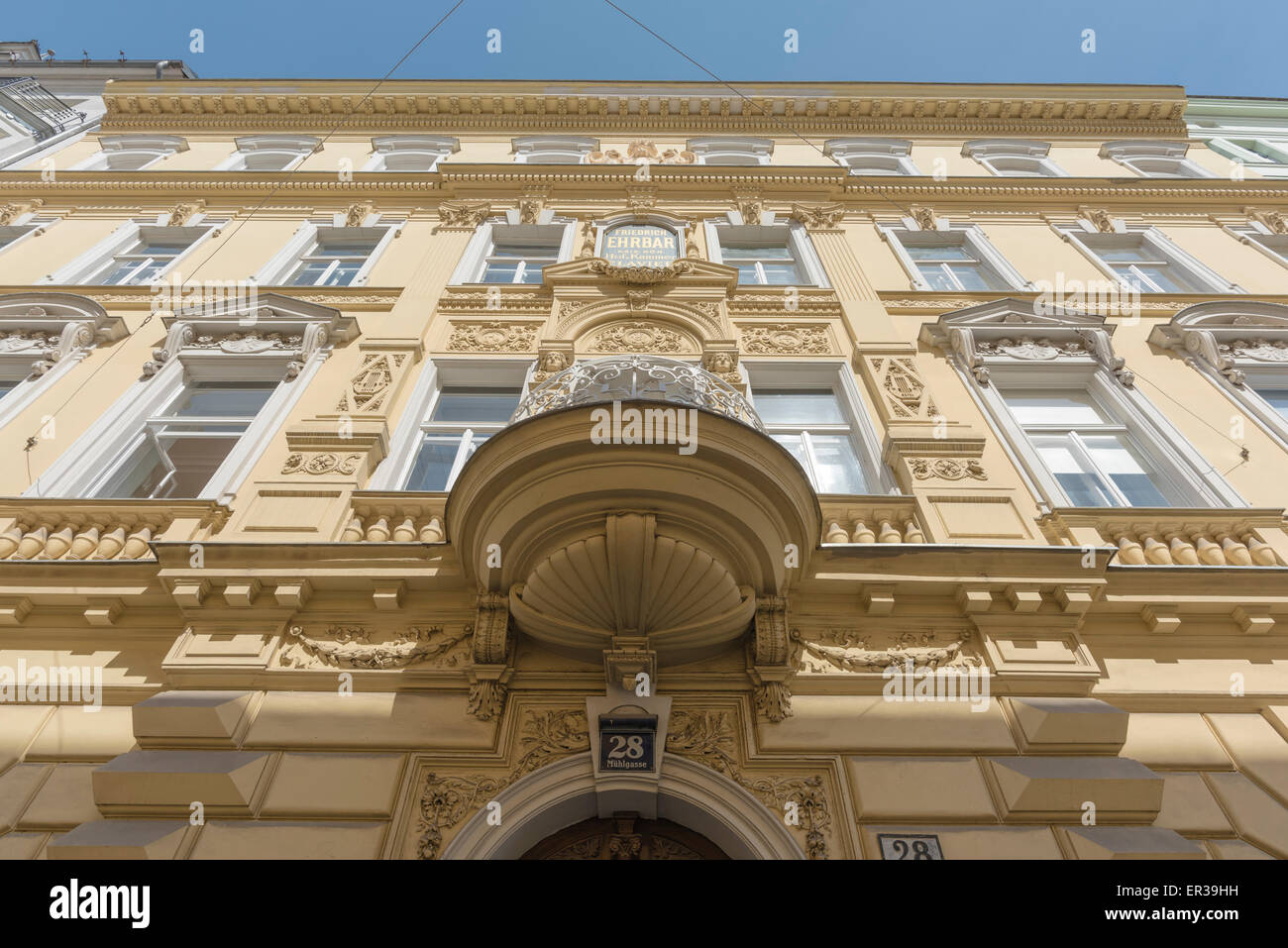 Typisches Wiener Gebäude Stockfotos und -bilder Kaufen - Alamy
