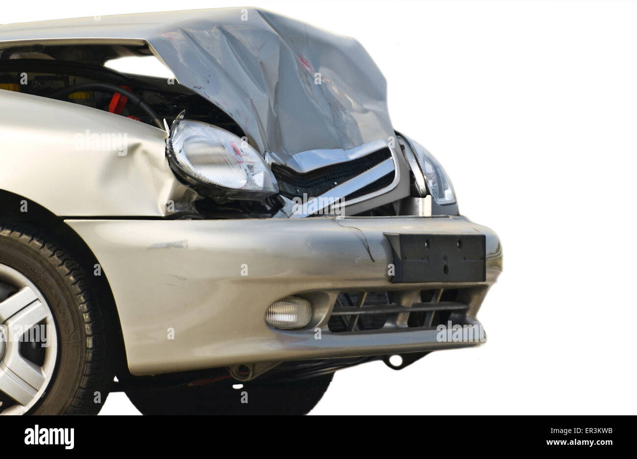 Crashed car isolated -Fotos und -Bildmaterial in hoher Auflösung – Alamy