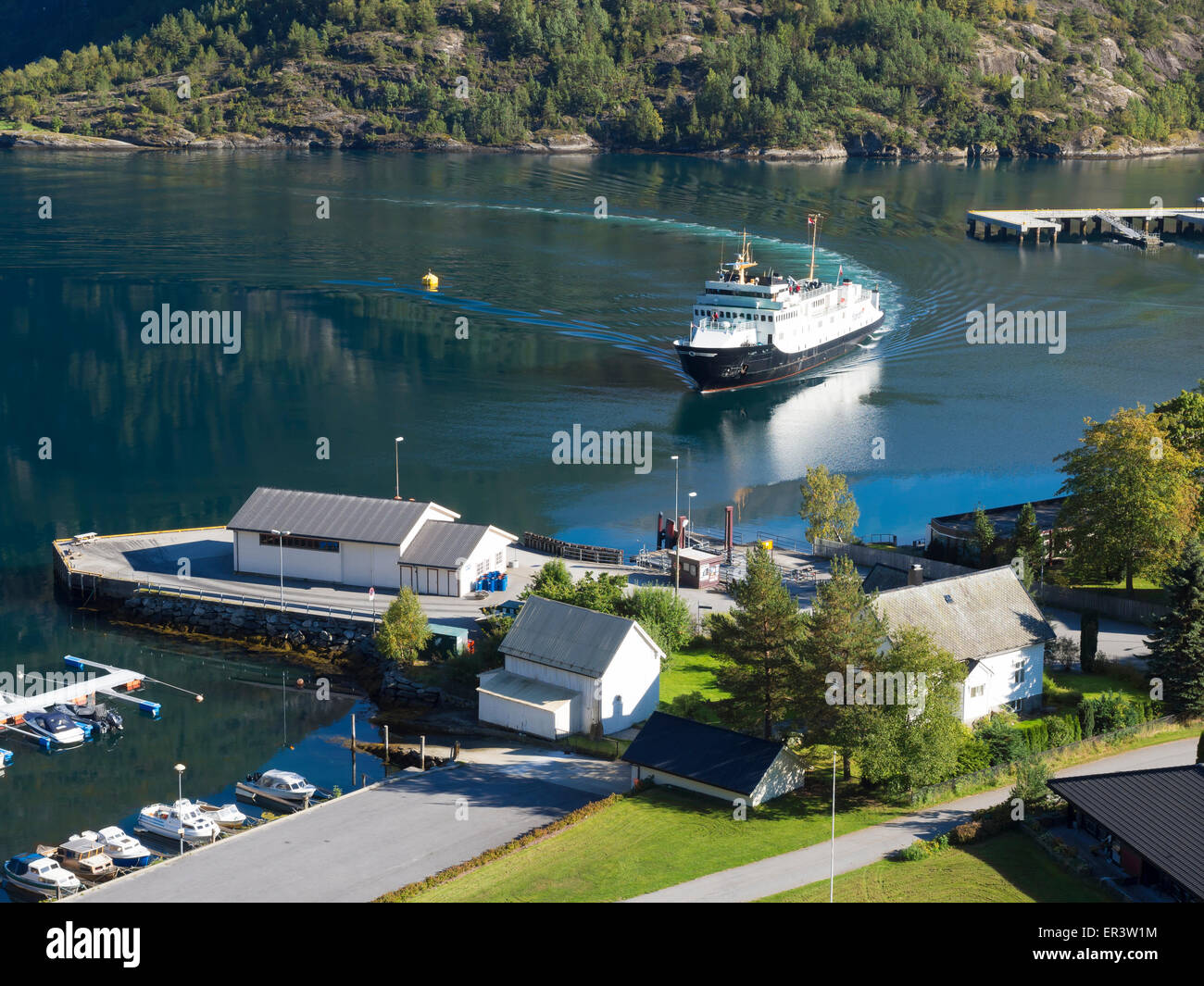 Sunnylvsfjord, Ferry Geiranger - Hellesylt Hafen Hellesylt, Møre Og ...