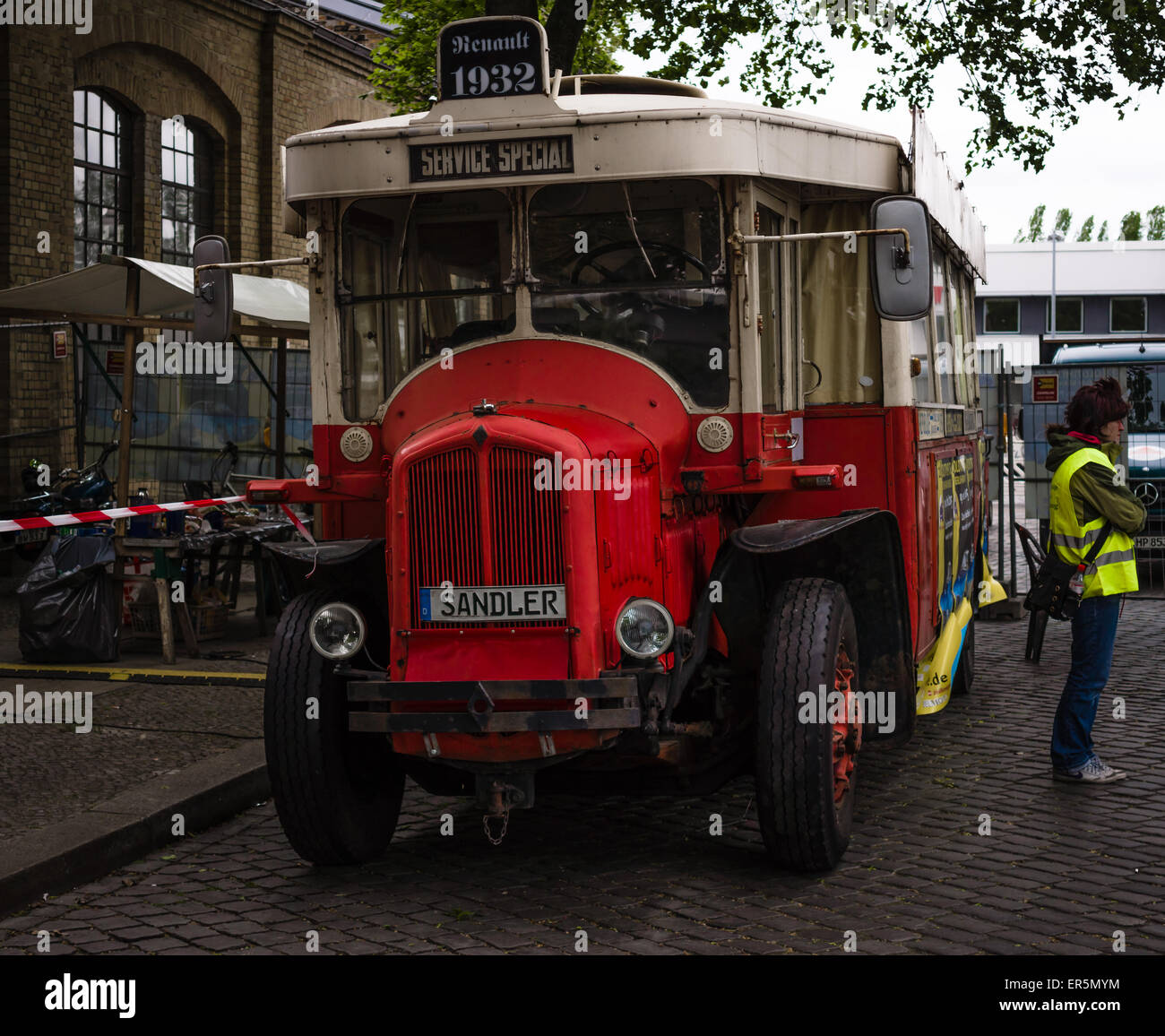 Renault bus retro -Fotos und -Bildmaterial in hoher Auflösung – Alamy